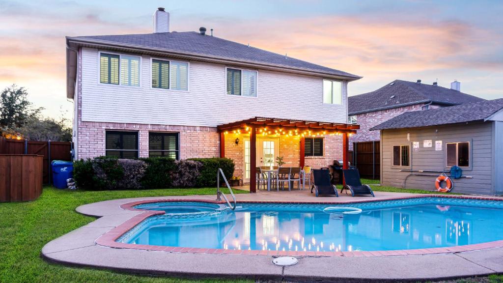 Pool and Firepit Getaway Home, Rowlett (precios actualizados 2024)