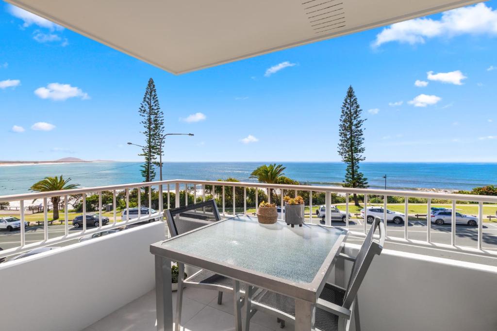 Newly renovated beach front unit. Views to die for!, Alexandra Headland ...