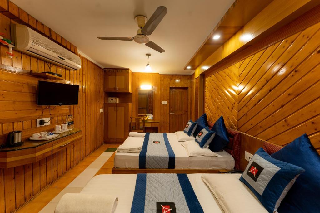 Hotel Akbar At Dal Lake Ghat Number 1, Srinagar (updated prices 2025)