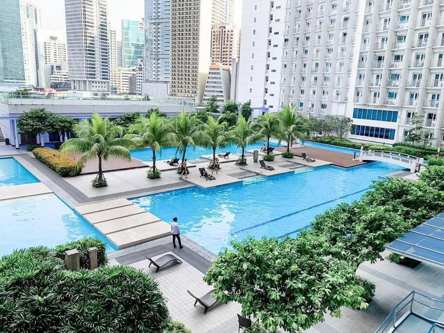Entire 1-Bedroom Condo in Makati, Manila (updated prices 2025)