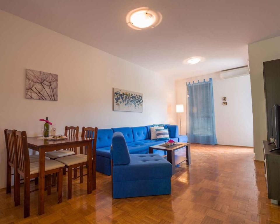 Apartment in Vrbnik - Insel Krk 45253, Vrbnik (updated prices 2025)