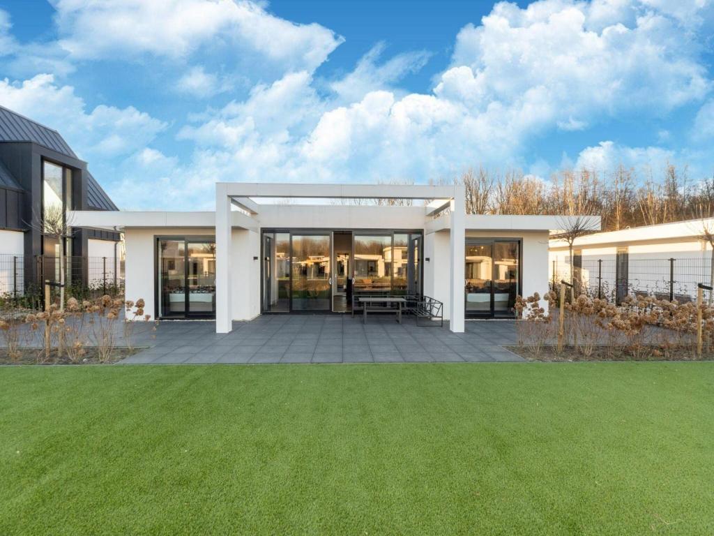 Family villa on the water near Harderwijk, Zeewolde (updated prices 2025)