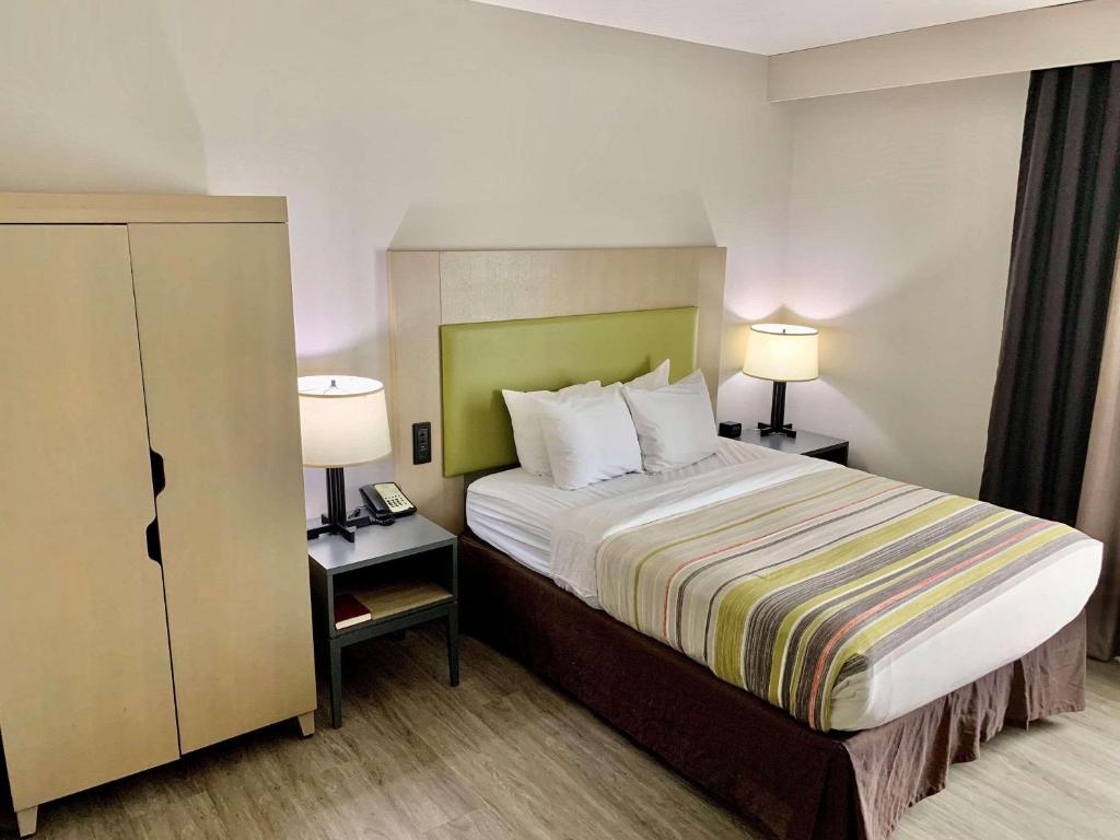 Country Inn & Suites by Radisson, Sandusky South, OH, Milan (updated ...
