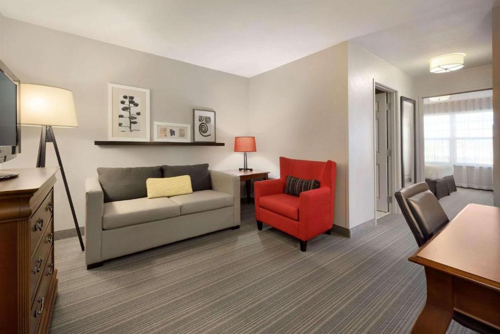 Country Inn & Suites by Radisson, Appleton North, WI, Little Chute ...