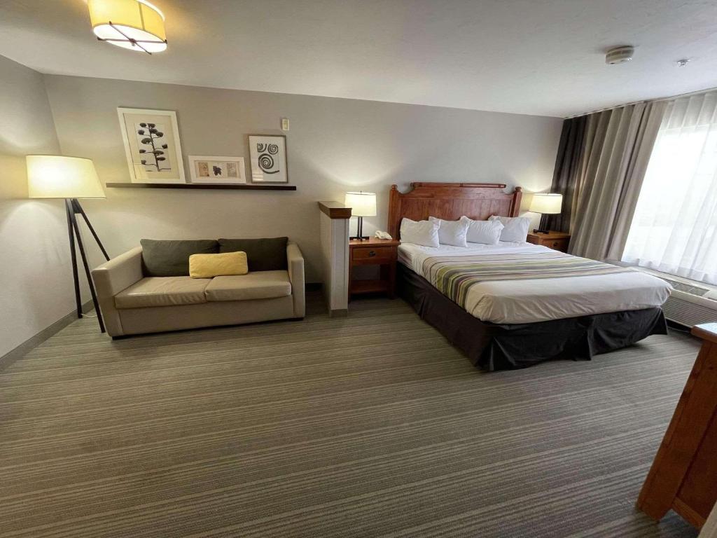 Country Inn & Suites by Radisson, Appleton North, WI, Little Chute ...