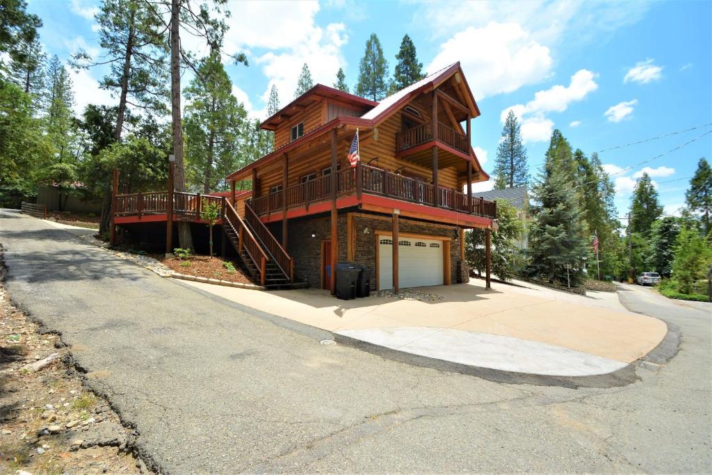 LA07 -Mountain Life Retreat ** New Listing **, Bass Lake (precios ...