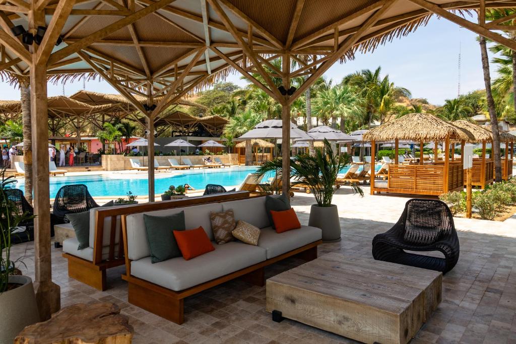 Punta Sal Suites & Bungalows Resort, Canoas de Punta Sal (precios ...