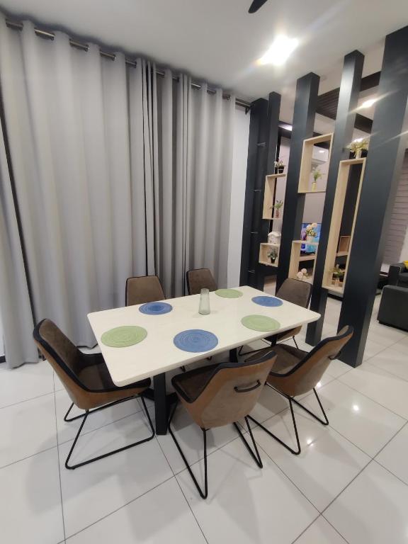 Aloha Homestay, Hutan Melintang (precios actualizados 2025)