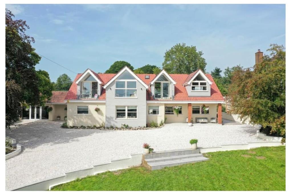 The Retreat - Nr Cardiff Centre - hot tub, etc, Dinas Powis ...