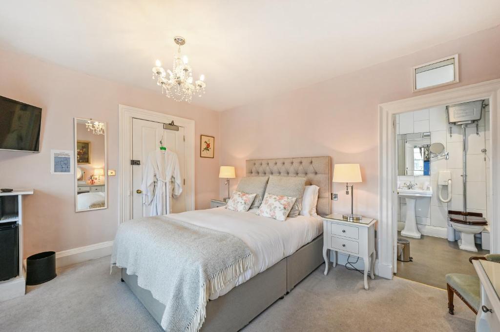 Springwells House, Steyning (updated prices 2025)