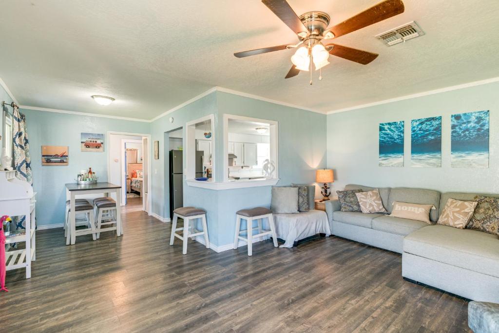 2 Mi to Redfish Bay Aransas Pass Home with Fire Pit, Aransas Pass ...