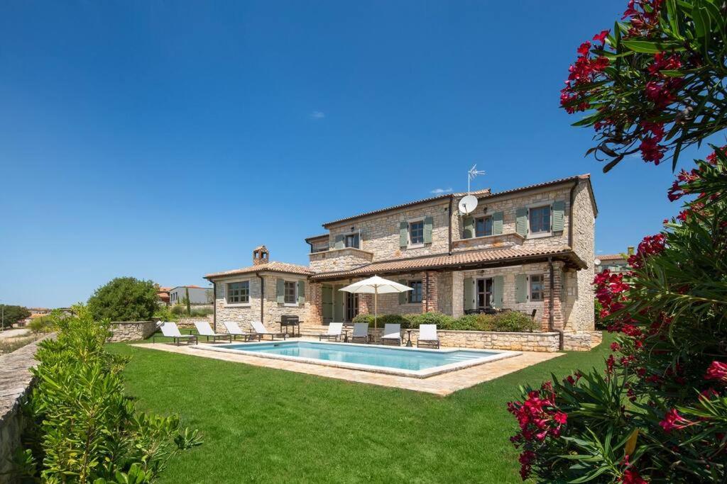 Rustic Villa Rorripa with a pool in Istria, Sveti Lovreč Pazenatički ...