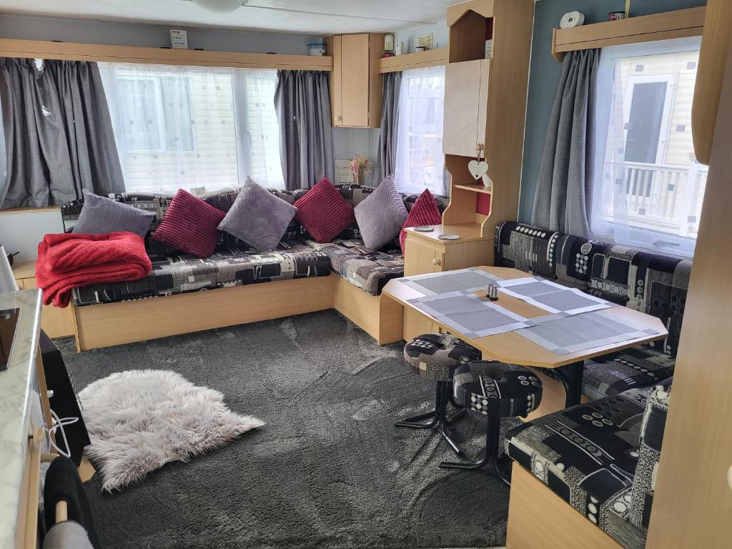 Chapel's cozy caravan, Chapel Saint Leonards (updated prices 2026)