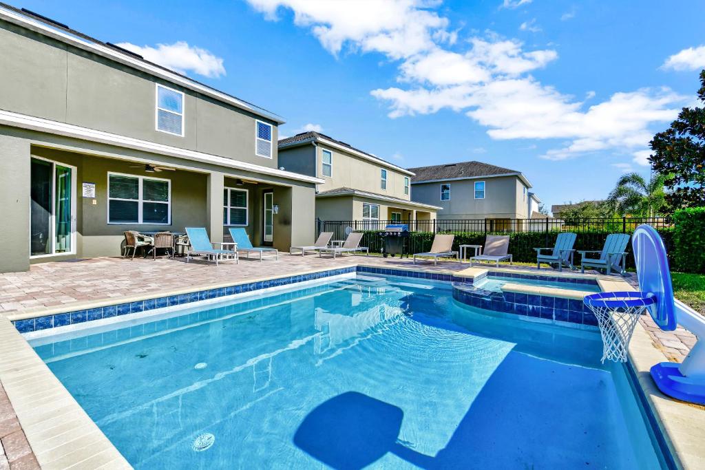 Gorgeous Six Bedroom House with Private Pool near Disney At Encore ...