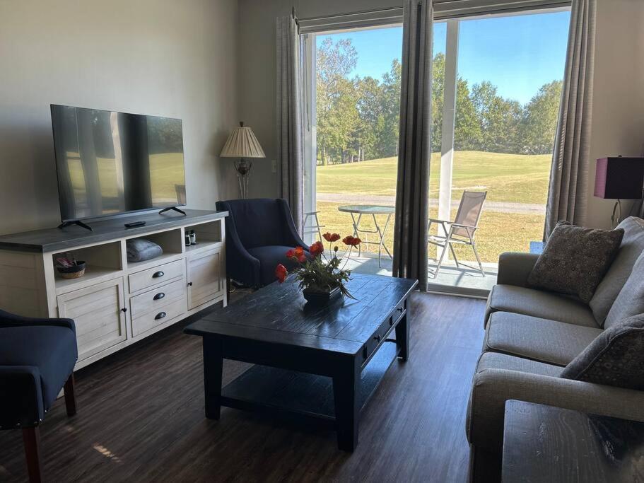 NEW - Large 2B/2B Condo on River Oaks GC 10th hole, Myrtle Beach ...