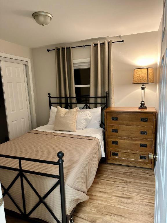 Charming and Convenient 2br 1ba apt - fully furnished and equipped ... Charming and Convenient 2br 1ba apt - fully furnished and equipped ...