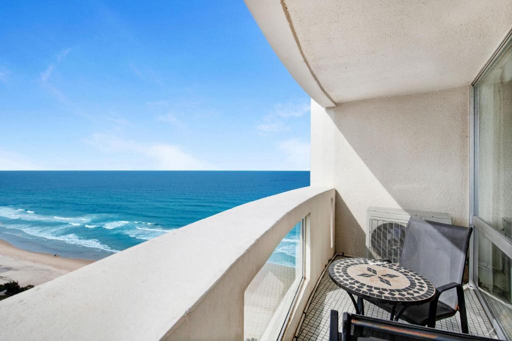 Focus Apartments Beachfront 2 Bedroom Apartment with Ocean Views, Gold ...