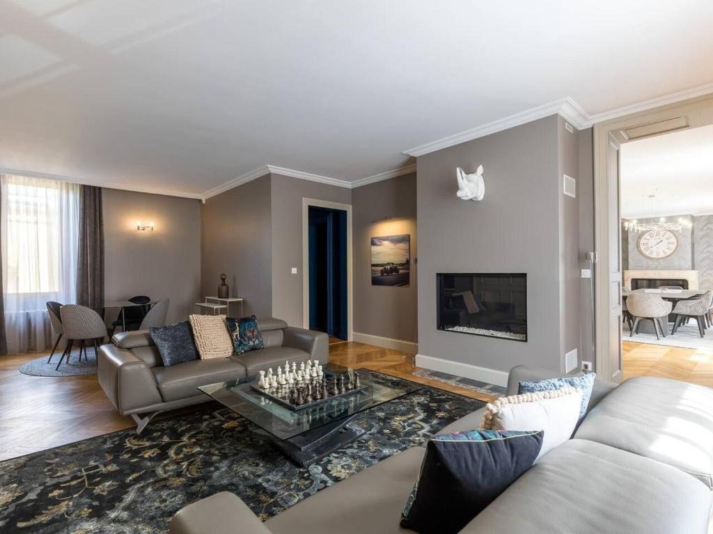 Luxueuse villa 6 chambres, jardin, parking privé, centre-ville du Mans ...