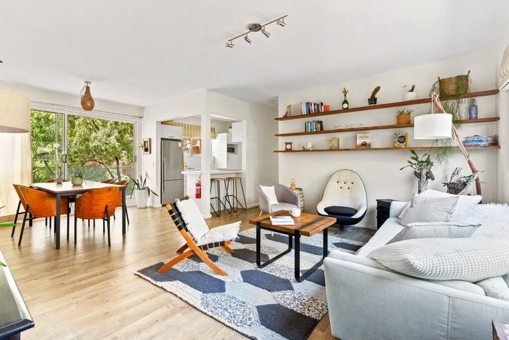 'Kangaroo Corner' Coastal Charm & Midcentury Flair, Sydney (updated ...