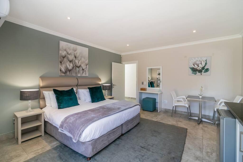 Pezula - upmarket non- seafacing Studio, Knysna (updated prices 2025)