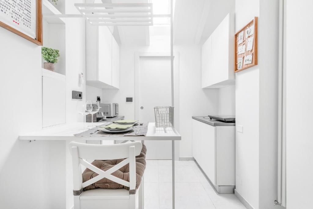 [SAN SIRO] METROPOLIS HOUSE completamente SMART, Milan (updated prices ...