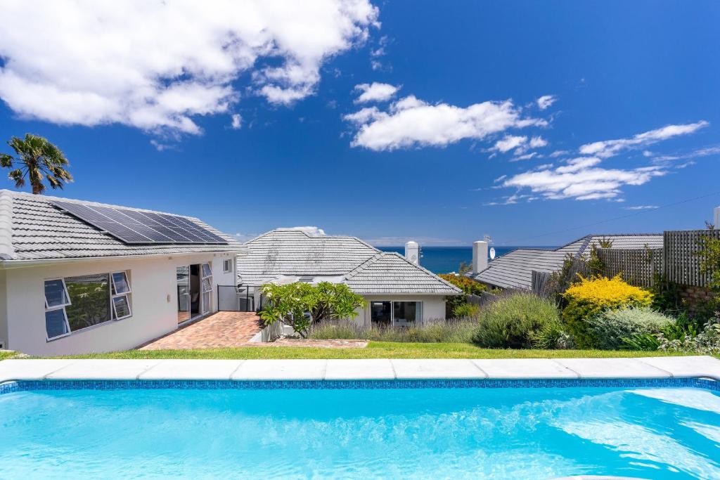 Camps Bay Deluxe - Luxury Home With Pool, Ocean & Mountain Views, Cape ...