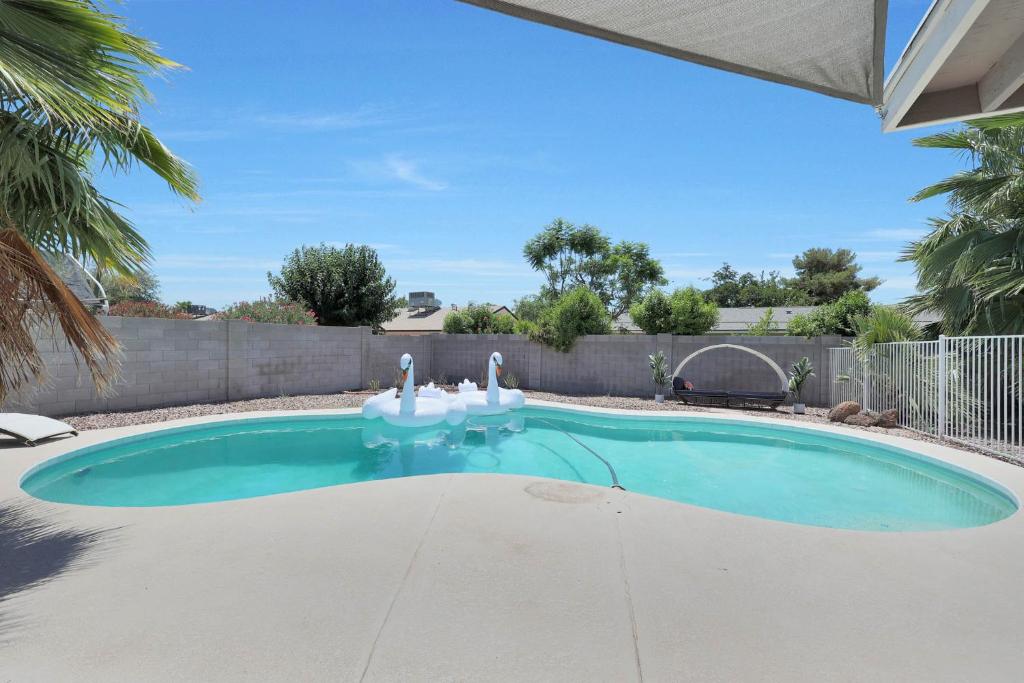 Oasis on 12th - 3 Bed with Pool ,BBQ & Fire Pit, Phoenix (precios ...