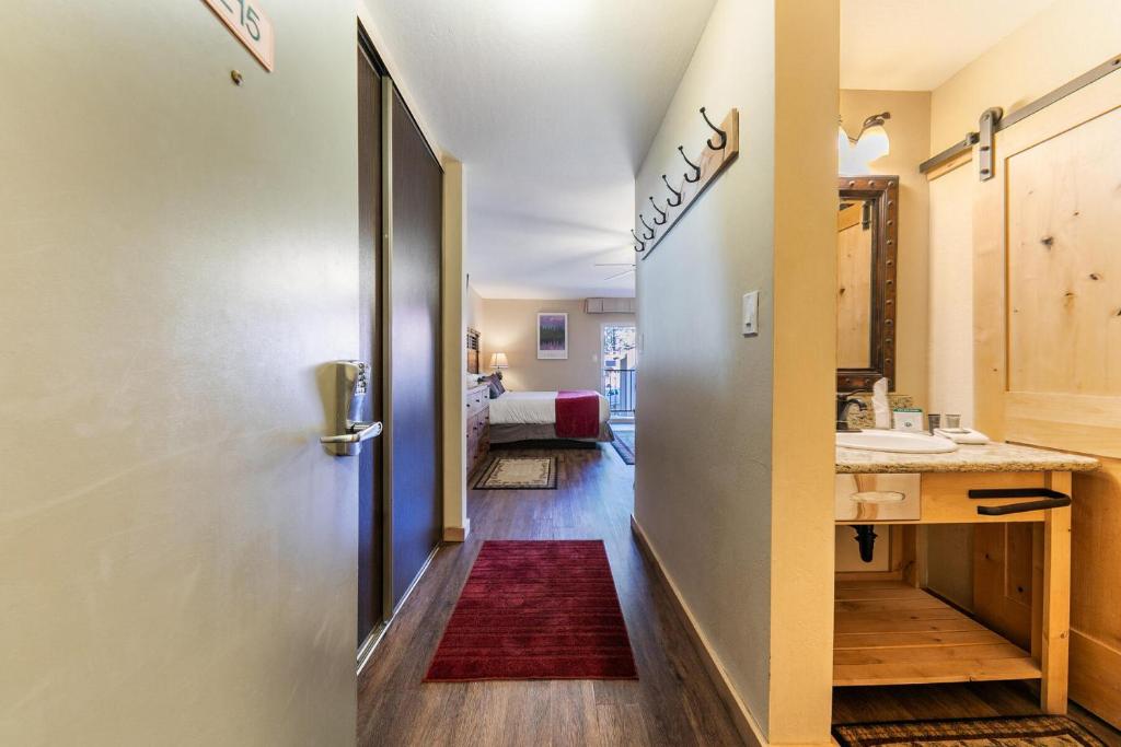 Deluxe Studio 2nd Floor Unit 215 Bldg B, Truckee (updated prices 2024)