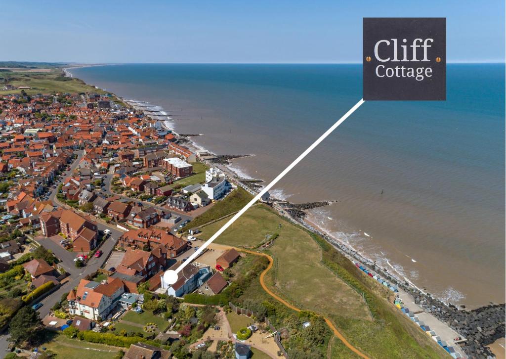 Cliff Cottage, Sheringham - Amazing Views - Sheringham Salt, Sheringham ...
