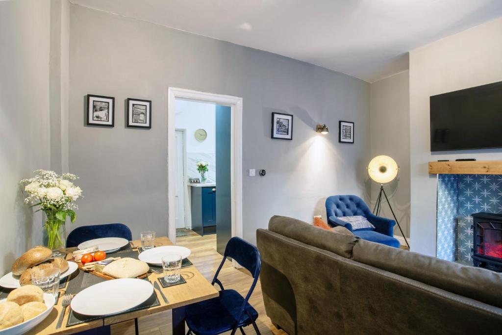 Cosy 2-Bed Cottage in a World Heritage Village, Shipley (updated prices ...