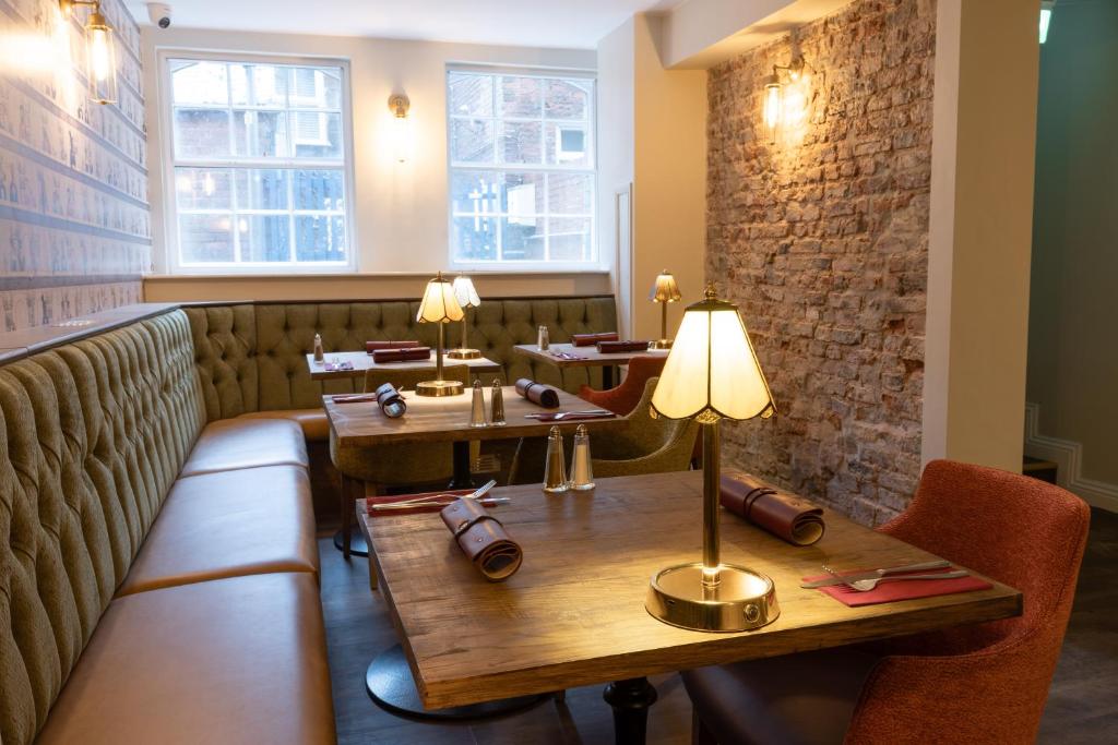 The Resolution Hotel, Whitby (updated prices 2025)