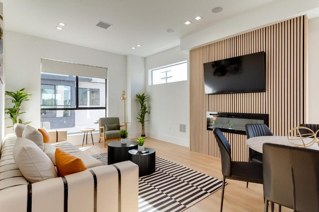 Brand New Modern 9 Bedroom Compound in Pickfair Village, Los Angeles ...