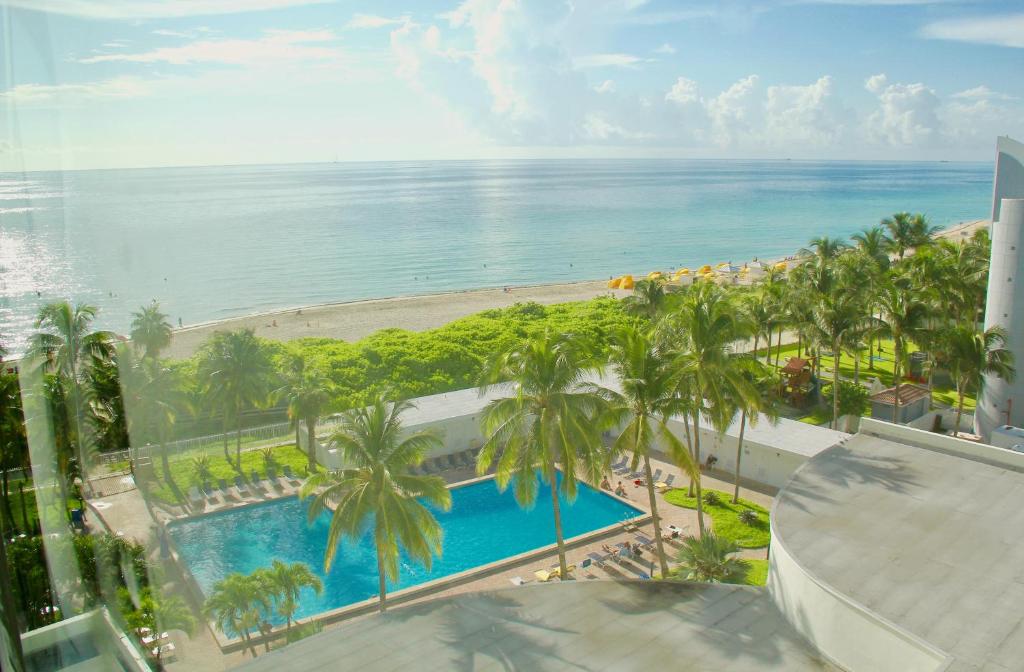 Directly on the Beach with Pool & Ocean View, Miami Beach (updated ...