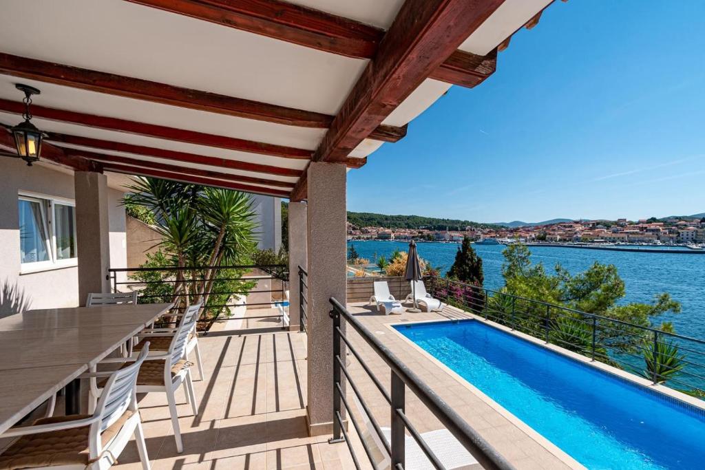 Beachfront villa with private pool in Vela Luka, Vela Luka (updated ...