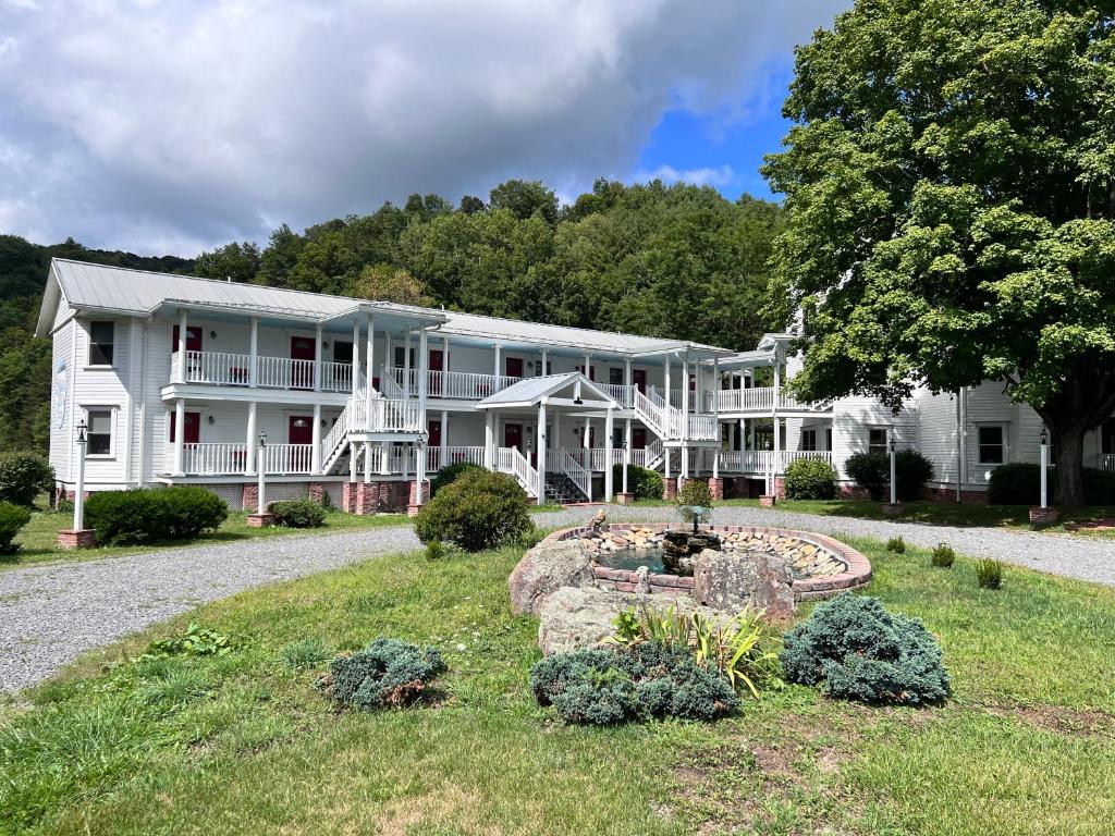 Mountain Quest Inn, Marlinton (updated prices 2026)