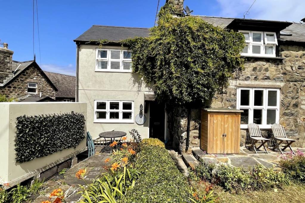 Cosy modern cottage by the sea, heart of snowdonia, Llwyngwril (updated ...