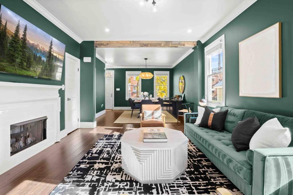 King Beds A Dashingly Bodacious Old Town Xcape, Alexandria (updated ...