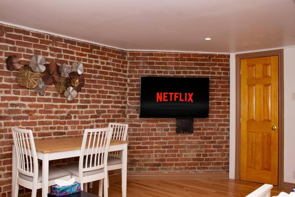 Studio & Office -Walk anywhere Downtown + Hospital, Montréal (prezzi ...