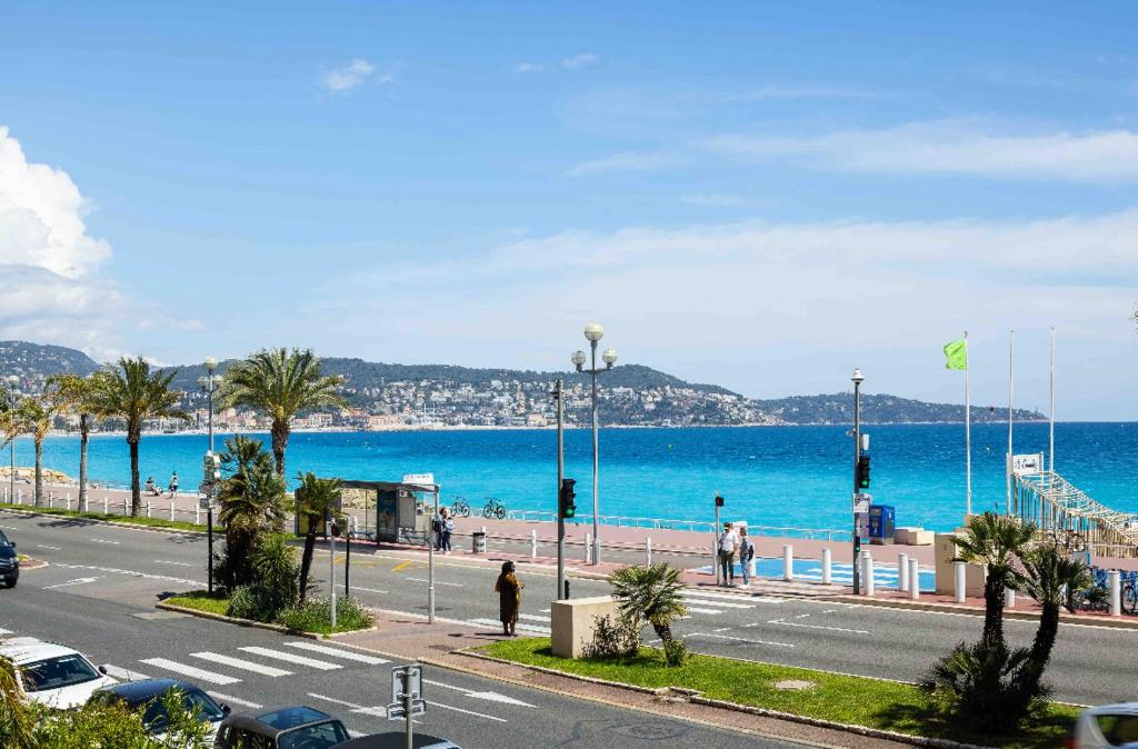 Flat design with SEA view promenade des anglais, Nizza (aktualisierte ...
