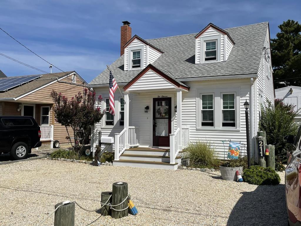Centrally Located Cape Cod Close To The Bay And Beach In Surf City ...