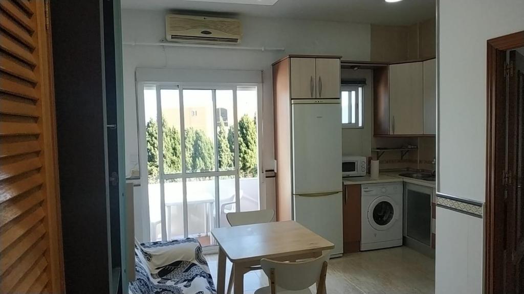 SERVILUX 4, Torremolinos (tarifs actualisés, 2026)