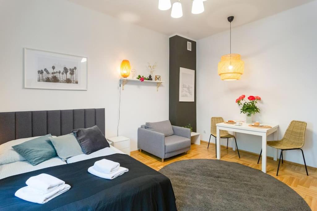 May B studio, Kraków (updated prices 2025)