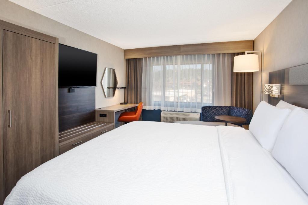 Holiday Inn Express Flagstaff, an IHG Hotel, Flagstaff – Updated 2024 ...