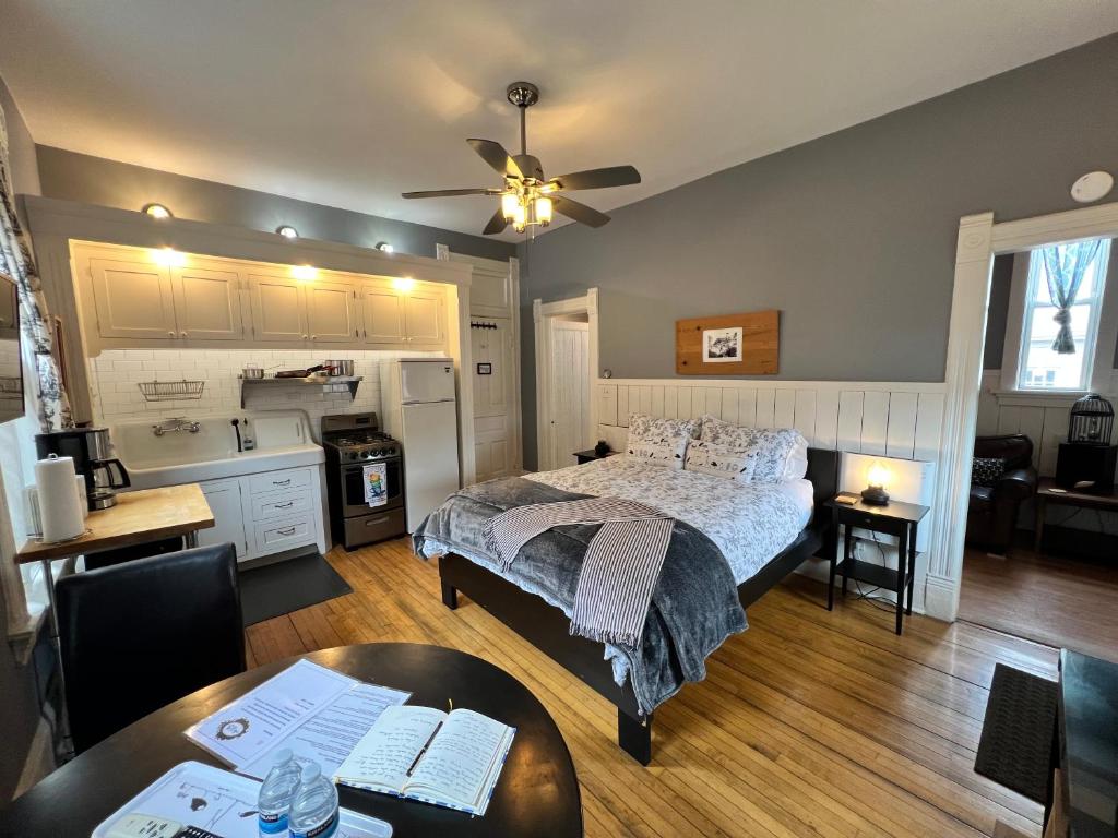 iKlektik House // Robin, Chicago (updated prices 2025)