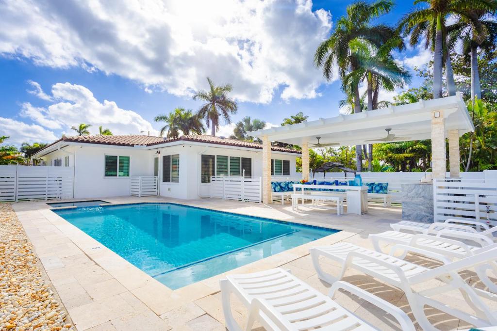 WALK to Hollywood Beach Spectacular 5BR and 5BA Villa, Hollywood ...