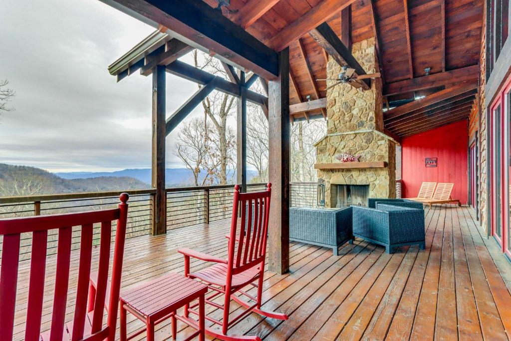 Quiet Blue Ridge Cabin with Hot Tub, Mountain Views!, Blue Ridge ...