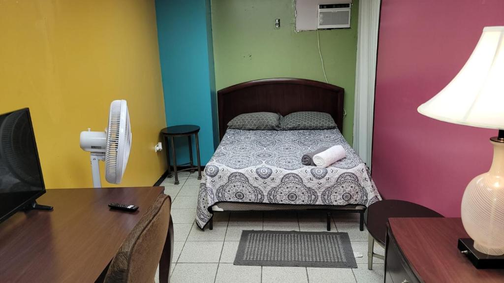 Queen bed Near Coliseo de Puerto Rico, San Juan (precios actualizados 2025)