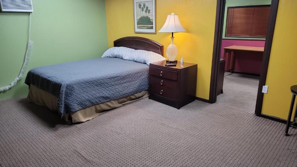 Queen Bed Shared room near Coliseo de Puerto Rico, San Juan (precios ...