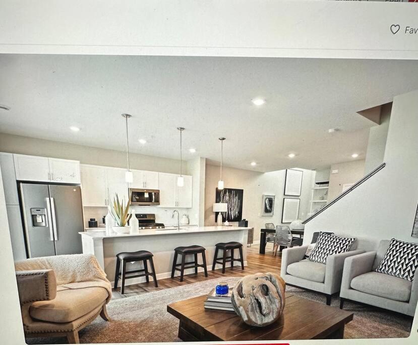 The Happy Hideaway, Maple Grove (updated prices 2025)