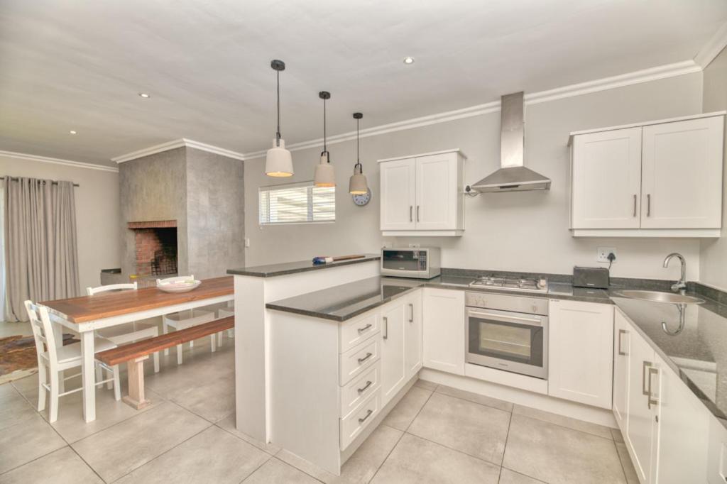 82 on Main, Agulhas (updated prices 2025)